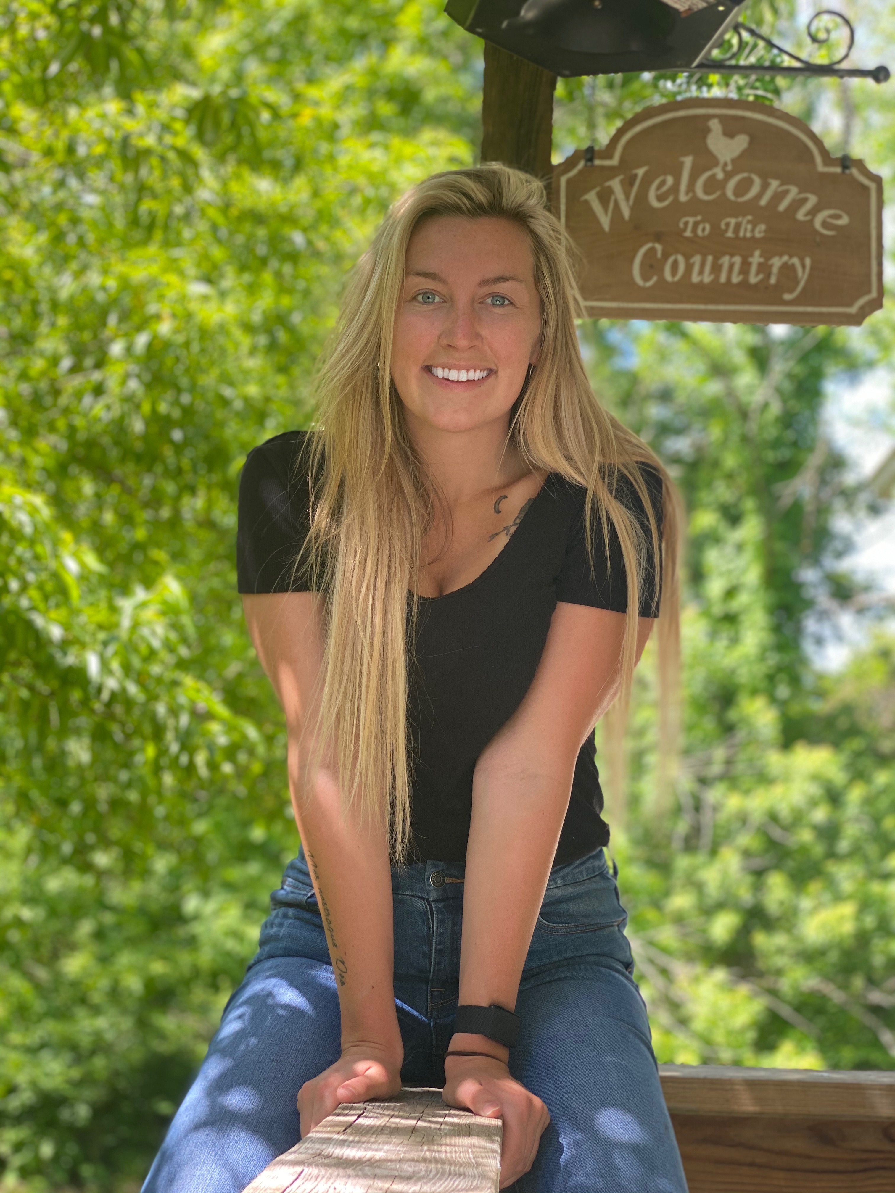 Carly Rogers Impresses with New Single “Somewhere Else” – Raised Rowdy