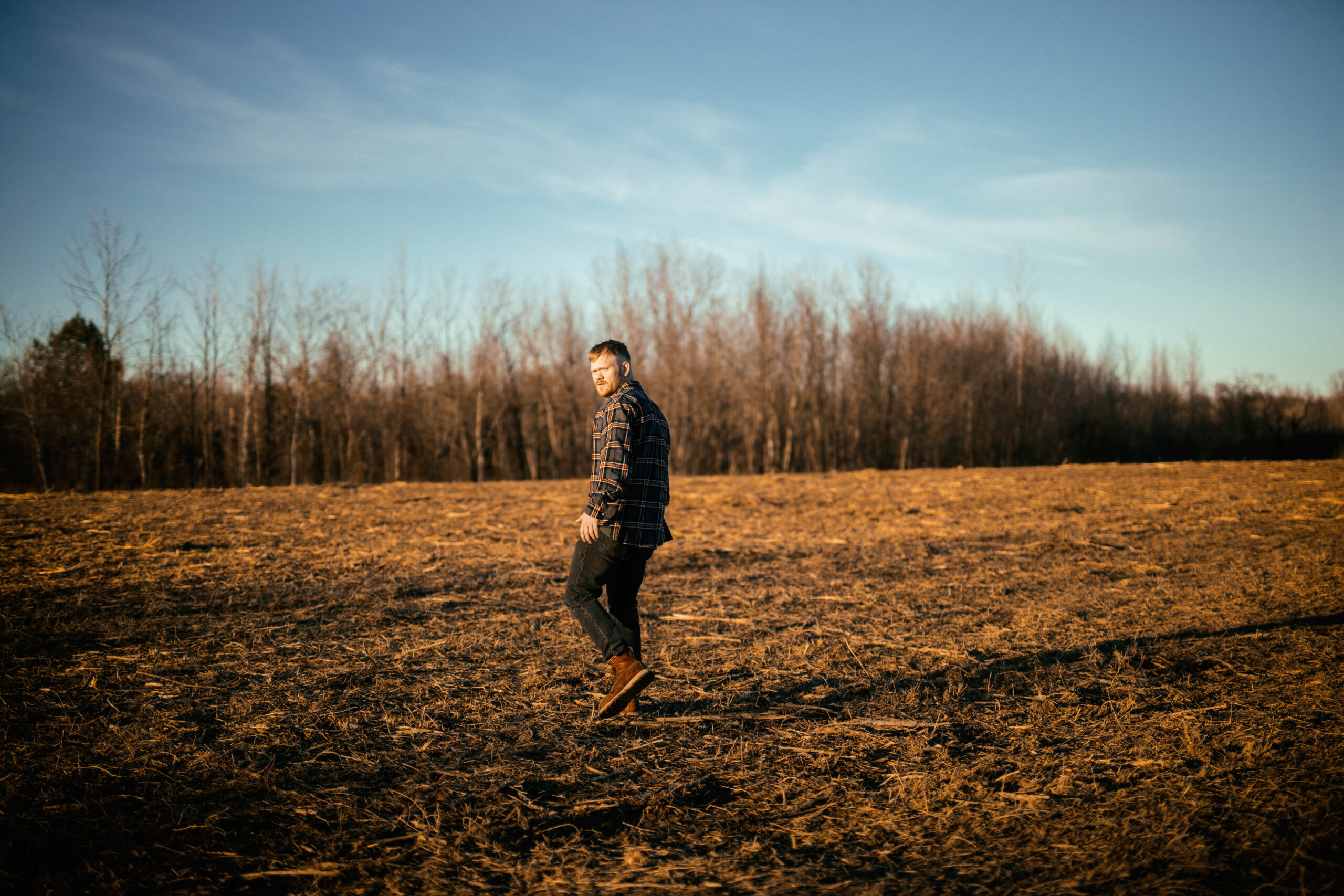 Premiere: Jeb Gipson Throws Caution To The Wind In ‘Kissin’ Me Back ...